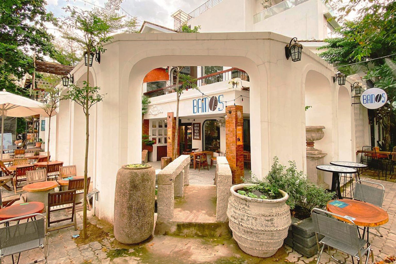 Top 10 quán cafe 24h ở Sài Gòn giá rẻ view chất cho "cú đêm"